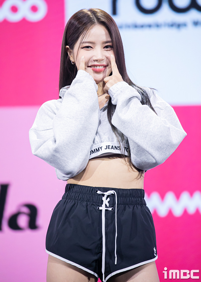 포토 마마무 솔라 귀여운 꼬북 용선이