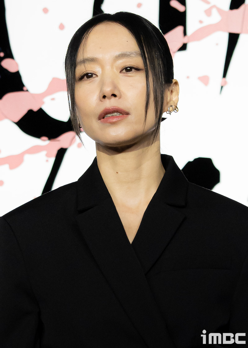 포토 전도연 강렬한 눈빛