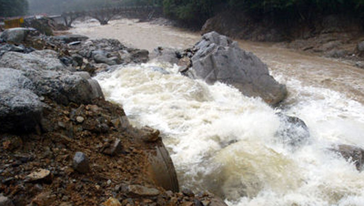 지리산 계곡물에 등산객 3명 고립됐다 구조