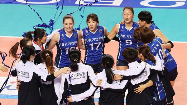 '역전의 명수' IBK기업은행, 흥국생명 잡고 우승까지 '1승'