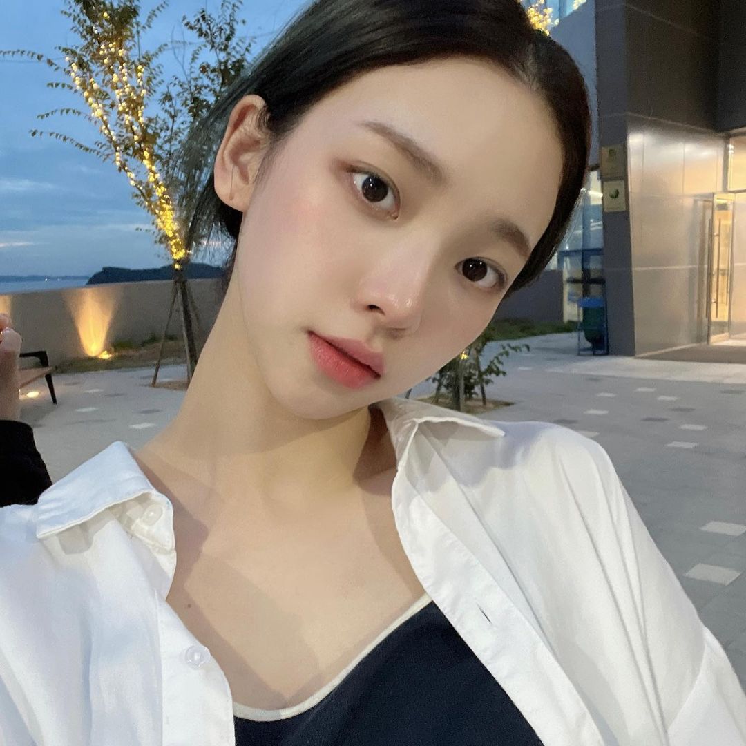 에스파 카리나, 감탄 나오는 완벽 이목구비…매일 리즈 경신中 [인스타]