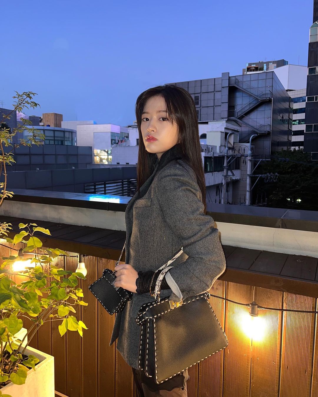 아이브 안유진, 팬들 ‘심쿵’하게 하는 완벽한 눈빛 [인스타]