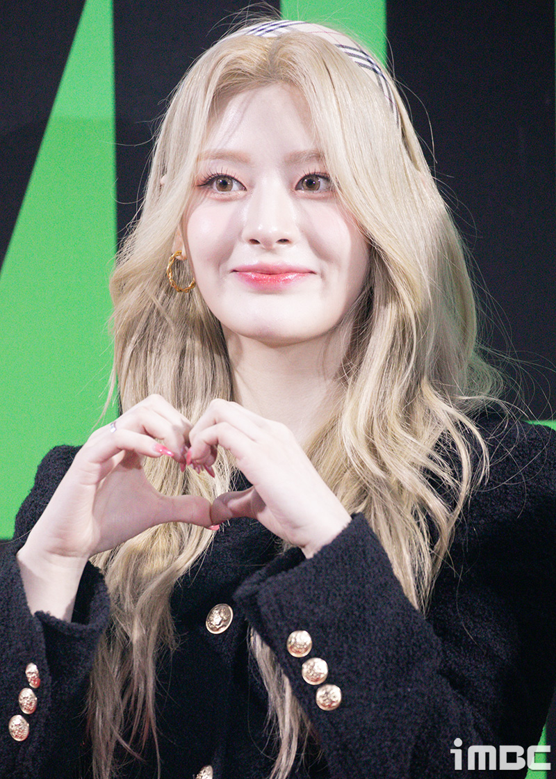 [포토] 스테이씨 세은, 하트 받으세은~