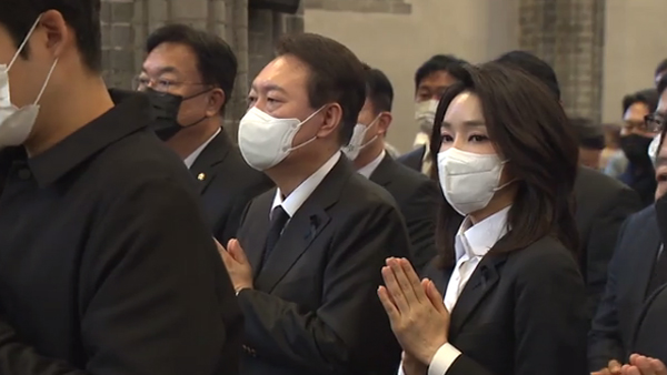 윤 대통령 부부 명동성당 추모 미사 참석