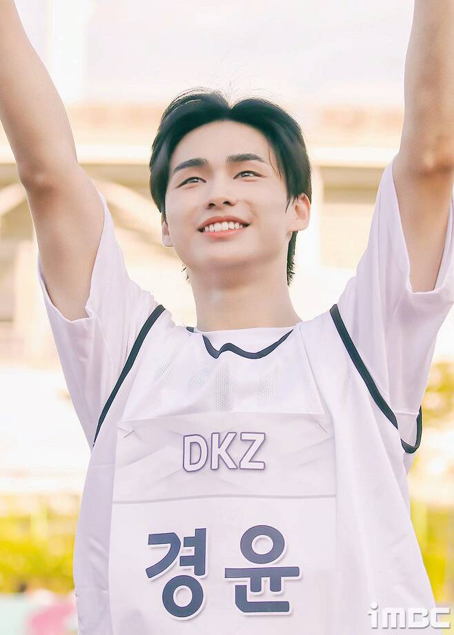 '정명석(JMS) 신도 논란' 아이돌 경윤, 결국 DKZ 활동 중단 [공식입장]