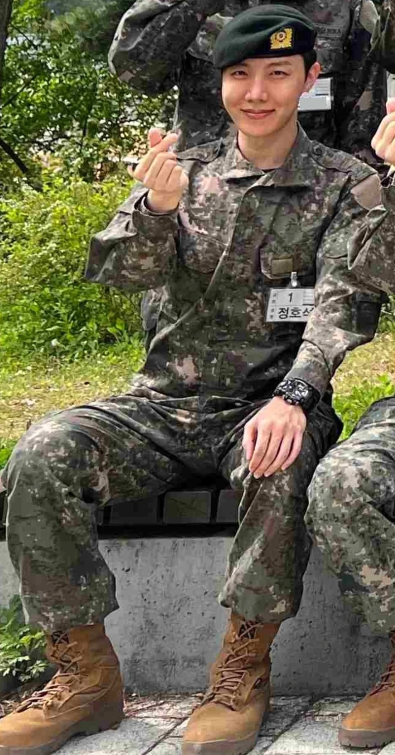 방탄소년단 제이홉 입대 근황…훈련소서 활짝