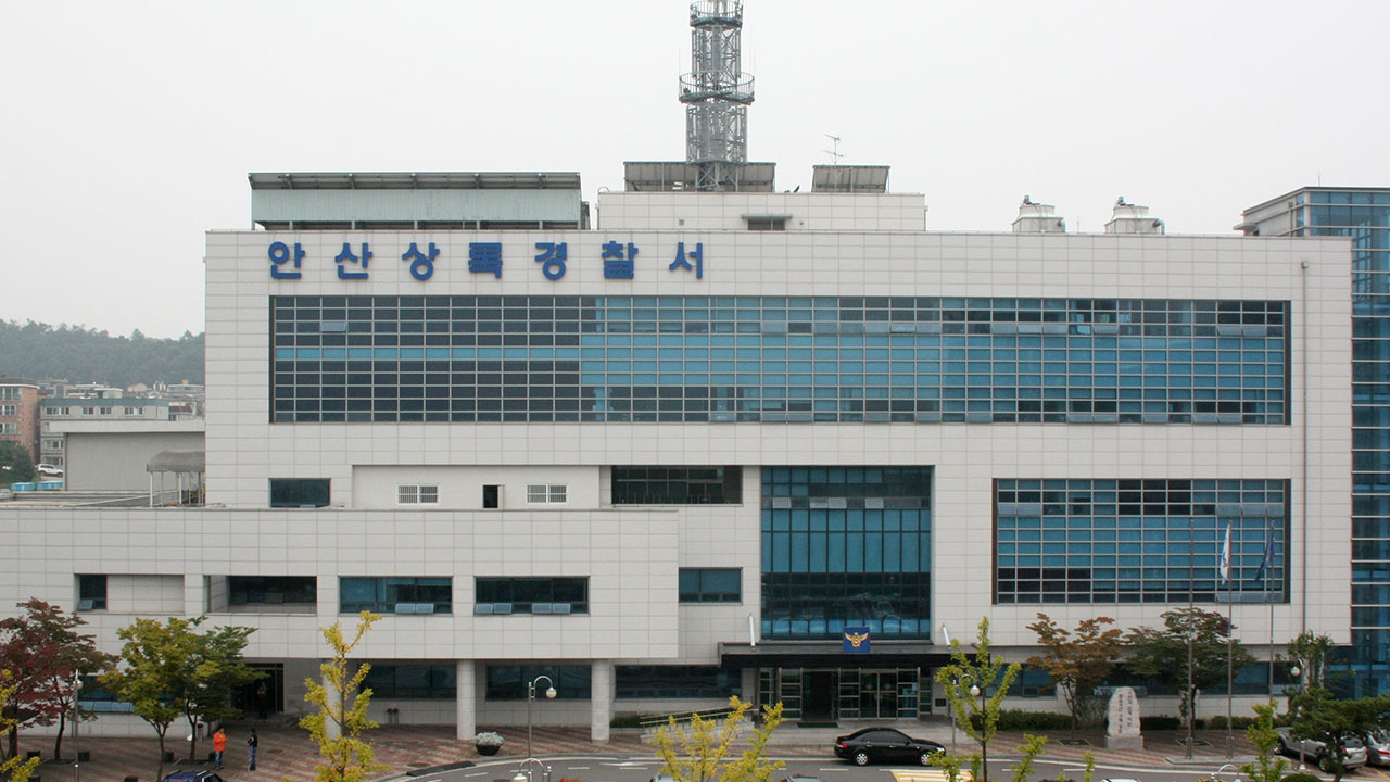 경찰서 민원실에 흉기 들고 찾아와 자해 소동 벌인 50대 체포