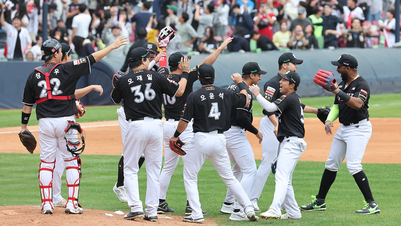 kt, 5위팀 최초로 두산 꺾고 준플레이오프 진출