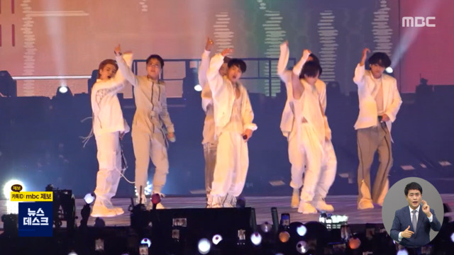 As the controversy over '100 thousand in empty space' grew... BTS ...